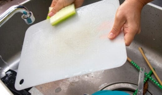 How to Clean and Disinfect a Plastic Cutting Board