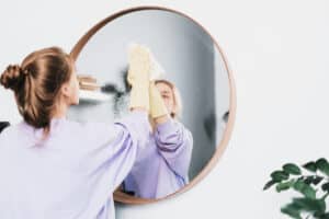 How To Clean A Cloudy Mirror (4 EASY WAYS)