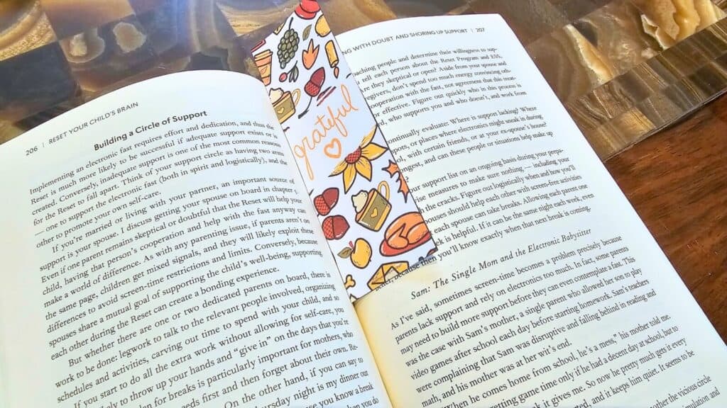 Festive Thanksgiving Bookmarks (FREE PRINTABLE DOWNLOAD)