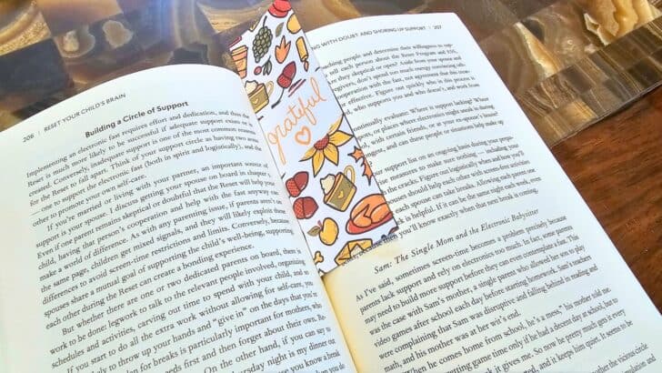 Festive Thanksgiving Bookmarks (FREE PRINTABLE DOWNLOAD)
